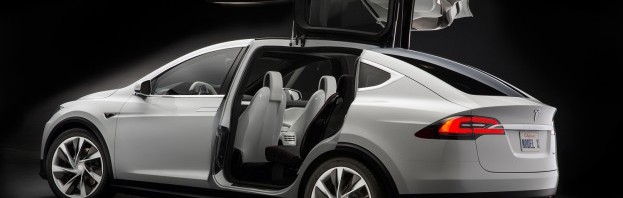 Tesla Model X enthralls Detroit Auto Show