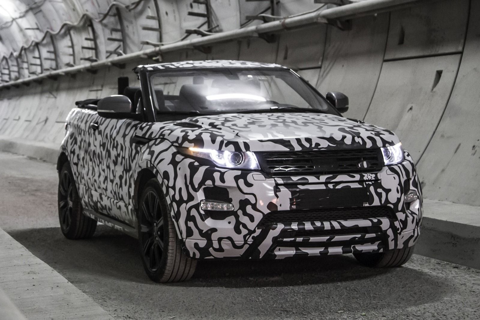 2017_Land_Rover_Range_Rover_Evoque_2dr_SUV_AWD_5728125